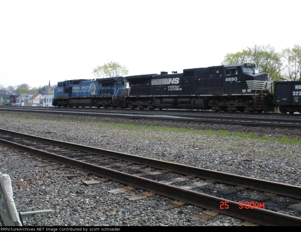NS 8890 & NS 8378 (ex. CR) head EB w/NS Train 66Z